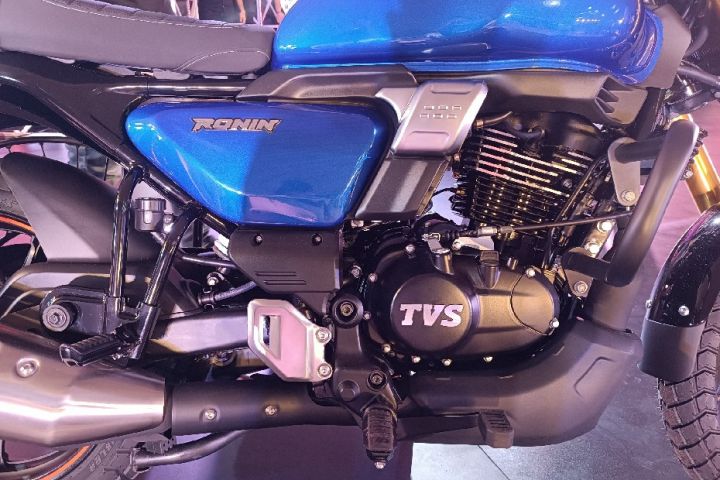 Family Feud: TVS Ronin vs TVS Apache RTR 200 4V - ZigWheels