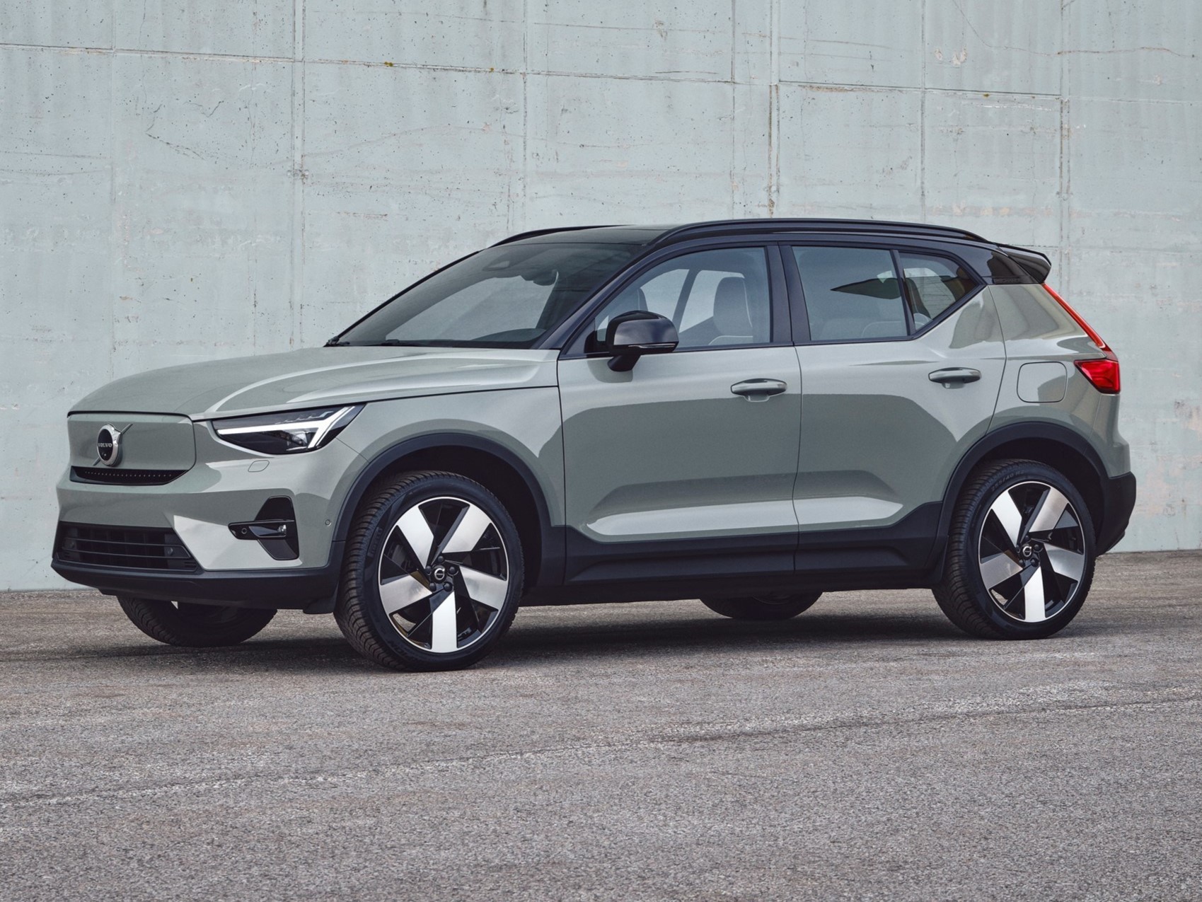 Volvo XC40 Recharge Sold Out For 2022 - ZigWheels