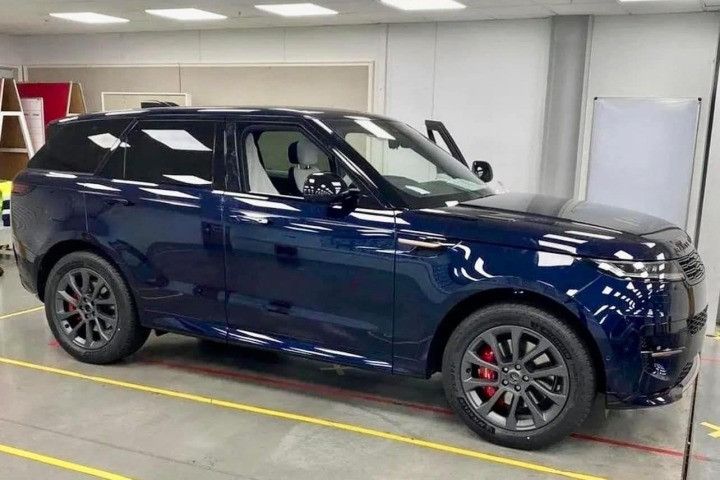 Your First Glimpse At The 2022 Range Rover Sport Ahead Of Official ...