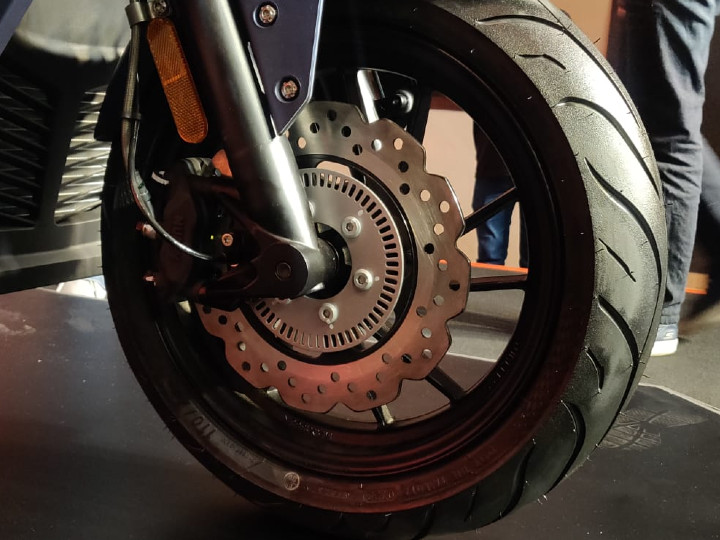 Keeway Vieste 300 Maxi-Scooter: Photo Gallery - ZigWheels