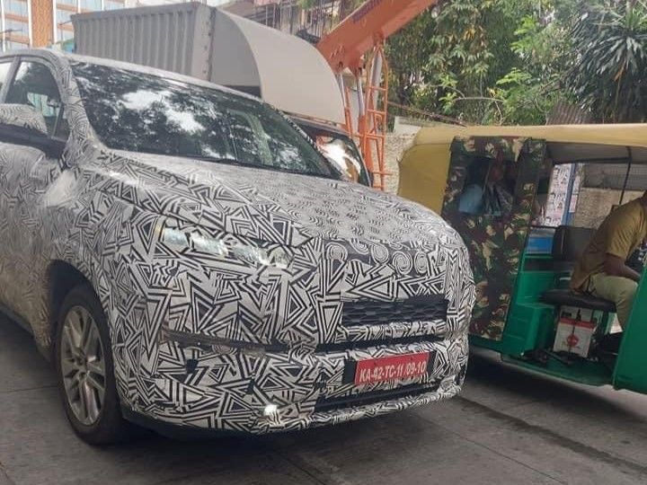 Toyota Innova Hycross’ Interior Spied Through Latest Spy Shots Ahead Of ...
