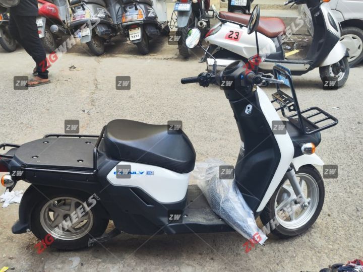 Honda Benly e Electric Scooter Spied Yet Again In India - ZigWheels