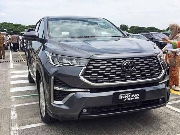 Toyota Innova Hycross Design, Powertrain, And Features Detailed In 10 ...