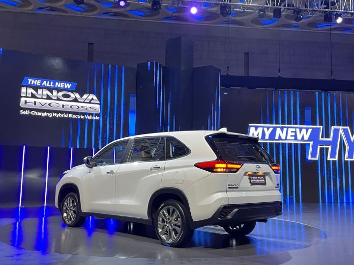 Toyota Innova Hycross Deliveries To Commence In January 2023, Bookings ...