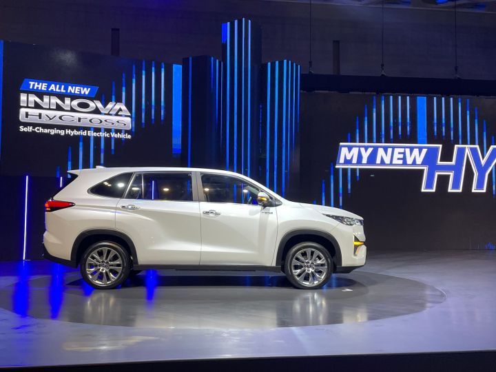 Toyota Innova Hycross Deliveries To Commence In January 2023, Bookings ...