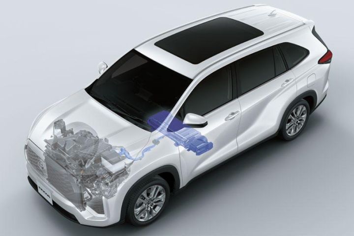 Toyota Innova Hycross vs Innova Crysta: Features, Specs & Powertrains ...