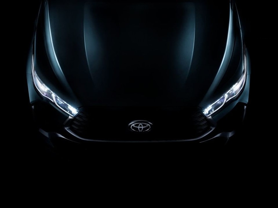 Toyota Innova Hycross To Make Global Premiere On November 21 ...