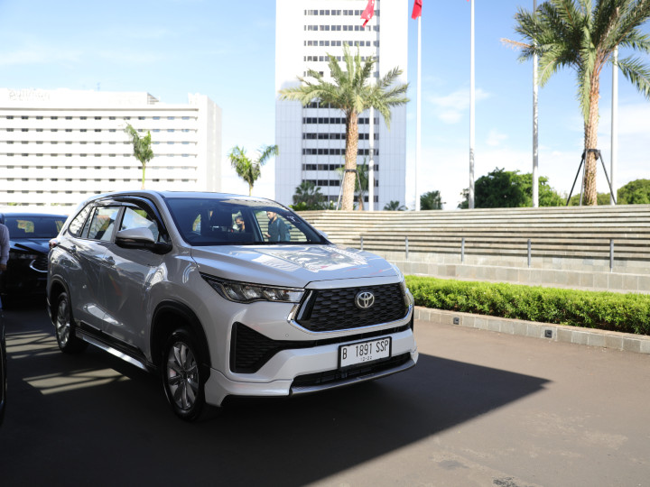 Toyota Innova Hycross’ Prices Likely To Be Announced On November 25 ...