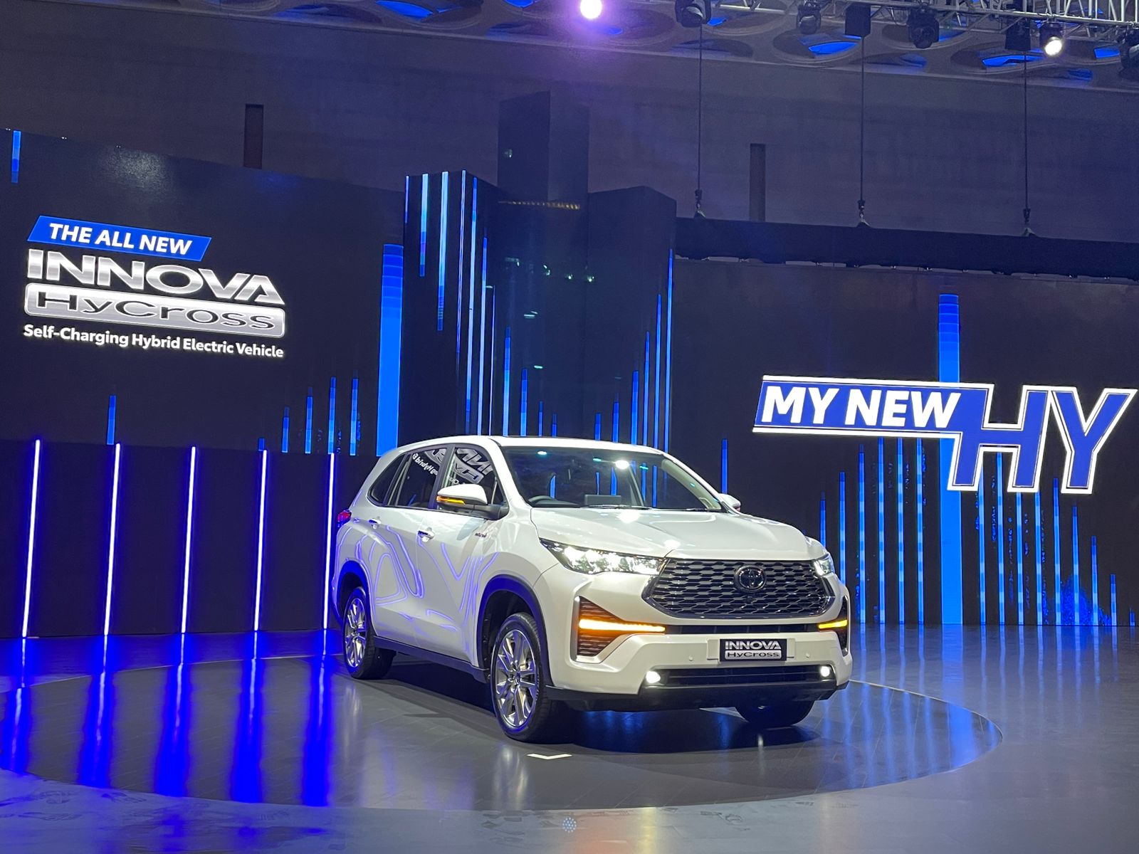 Toyota Innova Hycross G, GX, VX, ZX, And ZX (O) Variants Explained ...