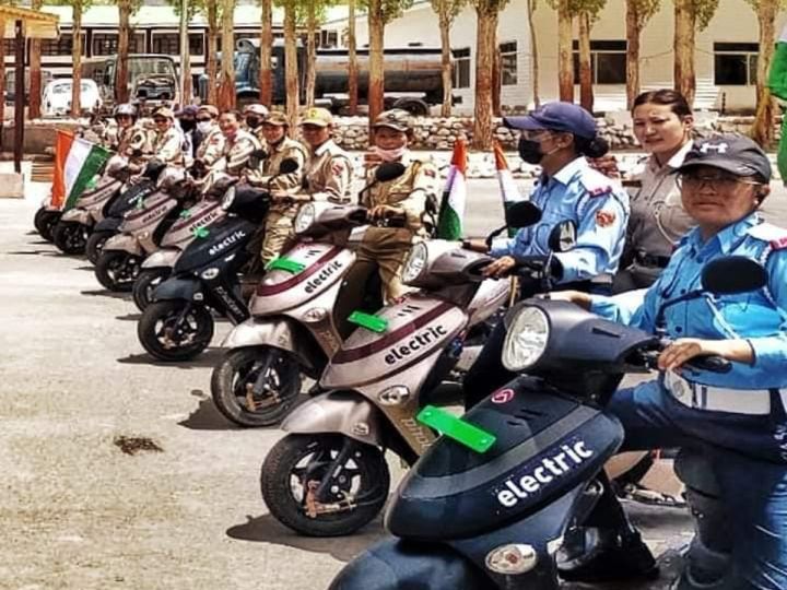 Hero Electric Gifts Electric Scooters To The Ladakh Police - ZigWheels