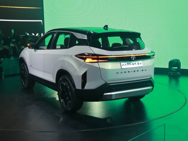 New Tata Harrier Facelift Spy Shot Reveals Interior Details - ZigWheels