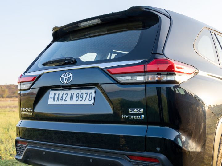 Toyota Innova Hycross Hybrid vs Petrol: Performance And Fuel Efficiency ...