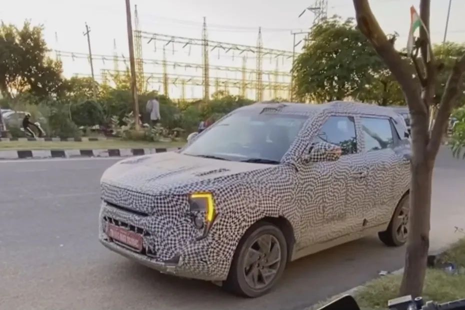 Mahindra XUV300 Facelift Cabin Styling, Features Detailed In Spy Shots ...