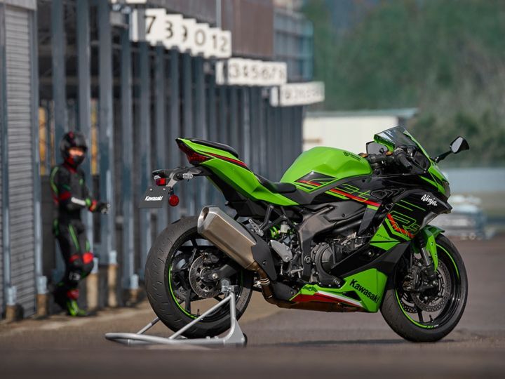 Kawasaki Ninja ZX-4R Four-cylinder Supersport: Image Gallery - ZigWheels