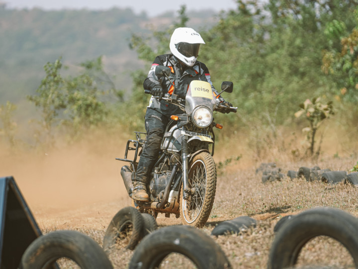 Reise Moto trailR Tyres - First Ride Experience - ZigWheels