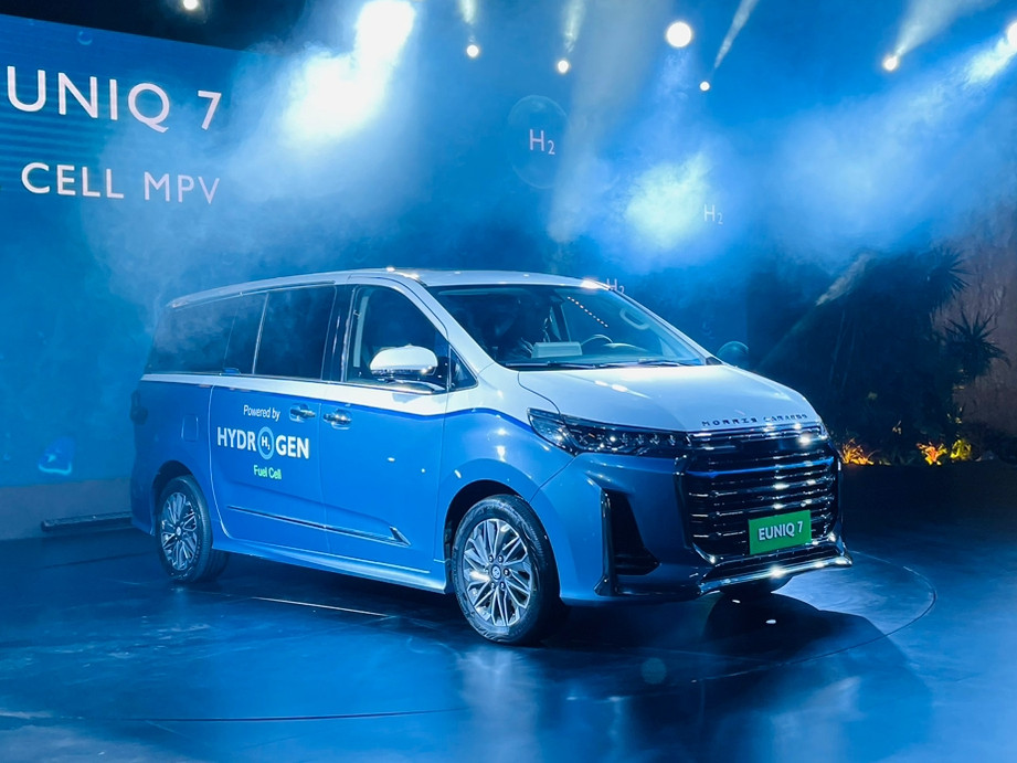 Auto Expo 2023: MG Euniq 7 Hydrogen Fuel Cell MPV Breaks Cover In India ...