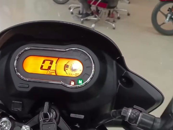 2023 Hero Super Splendor Xtec 125cc Bike Reaches Dealerships - ZigWheels