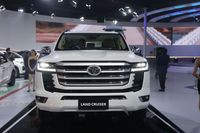Toyota Land Cruiser 300 Specifications - Features, Dimensions ...