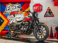 Jawa 42 Bobber Price, 30.56kmpl mileage, images, colours & Reviews