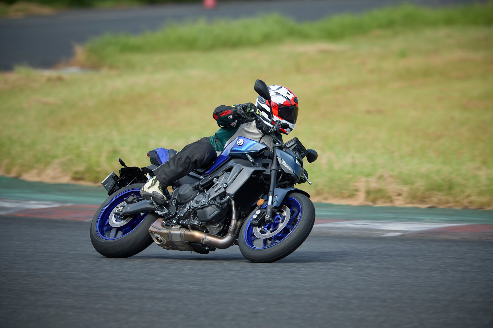The secret to the Yamaha MT-09’s razor-sharp handling - Spin forged ...