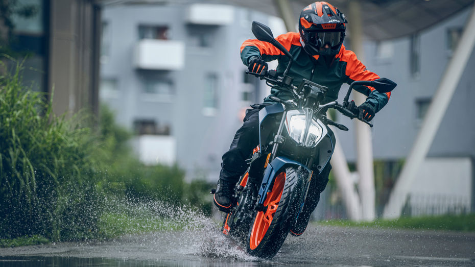 BREAKING NEWS: KTM Duke 160 Launched In India, Yamaha MT 15 Rival ...