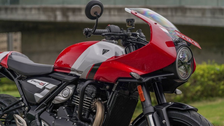 Triumph Thruxton 400 First Ride Impressions: Looks, More Power ...