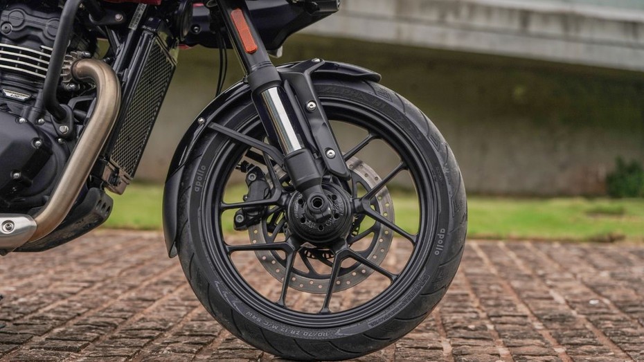 Triumph Thruxton 400 First Ride Impressions: Looks, More Power ...