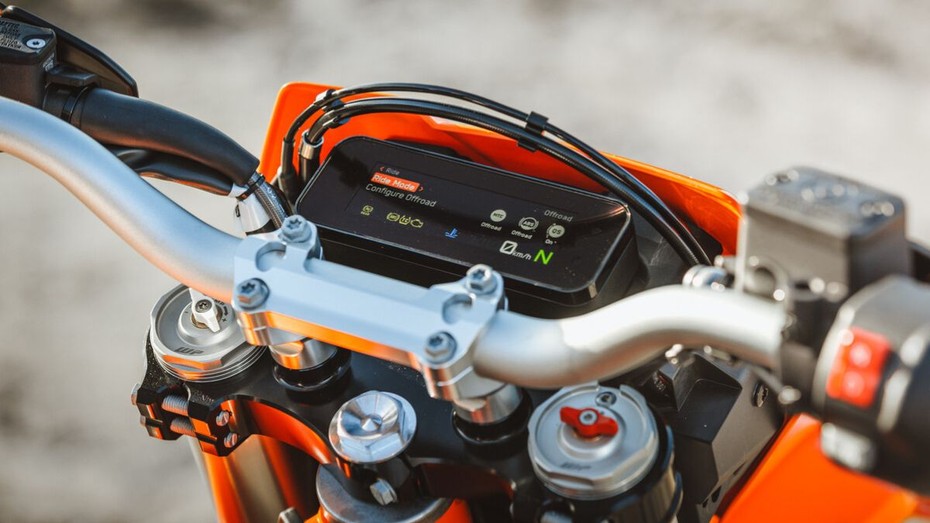 2026 KTM 690 Enduro R & 690 SMC R Unveiled: Most Powerful Single ...