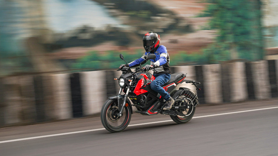 Oben Rorr EZ Sigma: The Smart Electrifying Commuter - ZigWheels