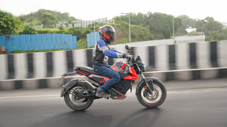 Oben Rorr EZ Sigma: The Smart Electrifying Commuter - ZigWheels