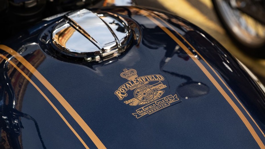 EICMA 2025: Royal Enfield Bullet 650 Retro Roadster Bike Unveiled ...