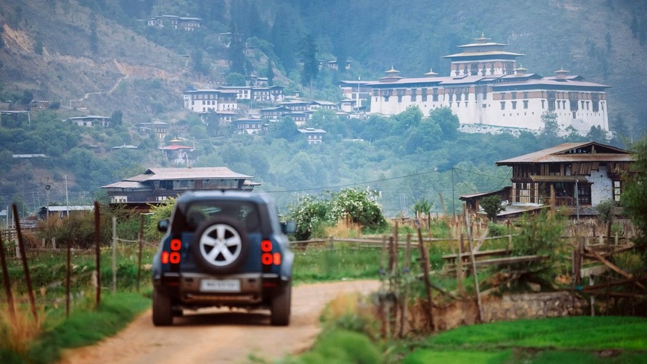 Here Is Your Chance To Drive A Defender To Ladakh Without Owning One ...