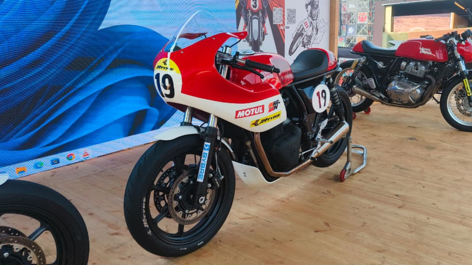 Royal Enfield Continental GT-R 750 Race Bike Unveiled In India At Motoverse 2025 - ZigWheels