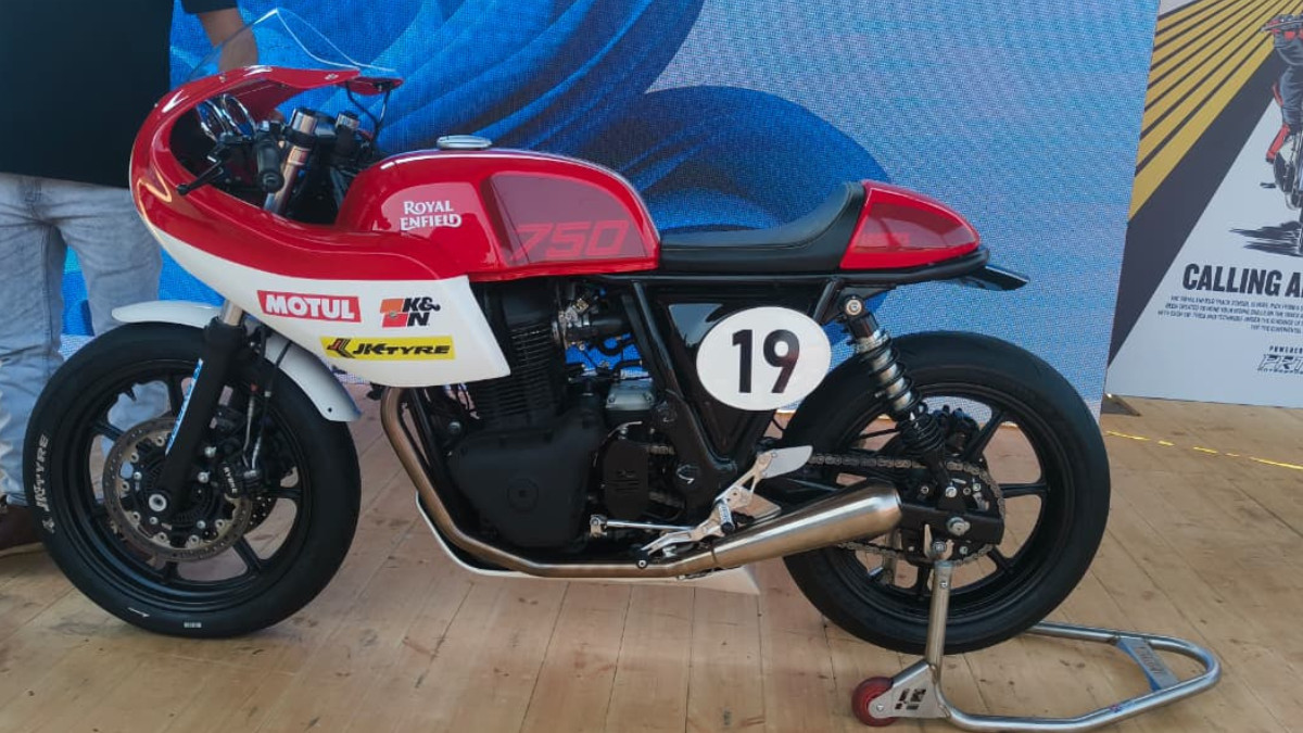 Royal Enfield Continental GT-R 750 Race Bike Unveiled In India At Motoverse 2025 - ZigWheels