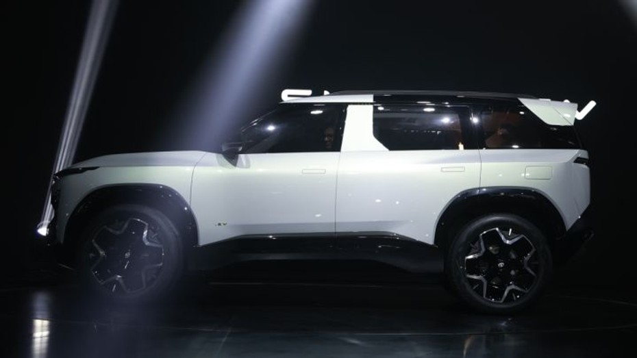 Tata Sierra EV Vs Mahindra XEV 7e: Design Compared - ZigWheels