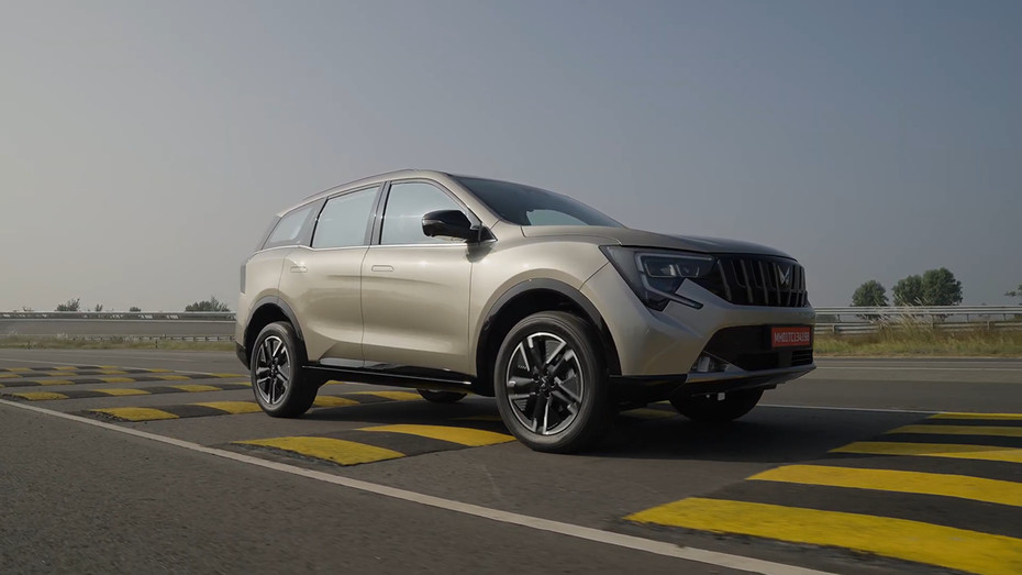 Top 5 Features Of 2026 Mahindra XUV 7XO: Triple Screen Setup ...