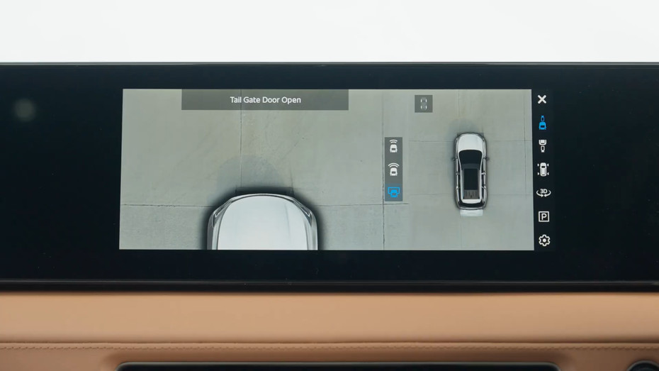 Top 5 Features Of 2026 Mahindra XUV 7XO: Triple Screen Setup ...