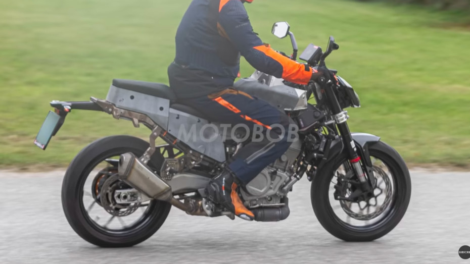 Upcoming KTM 490 Duke Spotted Testing - ZigWheels