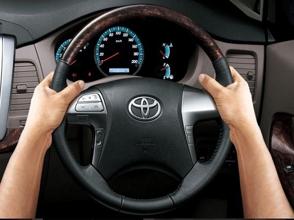 Toyota Innova Images, Innova Interior & Exterior Photos, 360 View ...