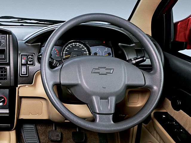 Chevrolet Tavera Images, Tavera Interior & Exterior Photos, 360 View ...