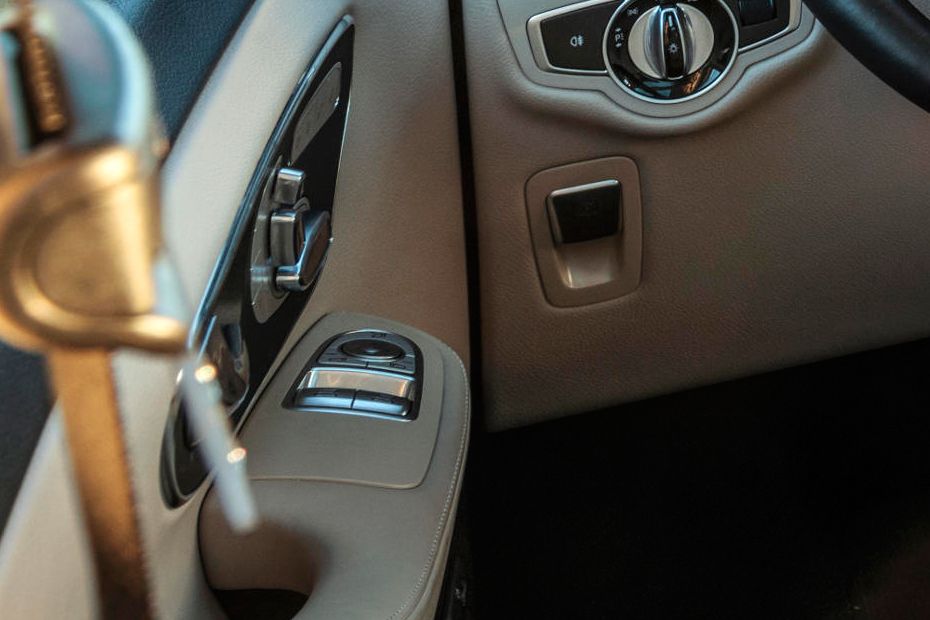 Mercedes-Benz V-Class 2019-2022 Images, V-Class 2019-2022 Interior ...