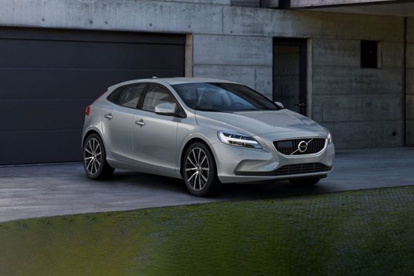 Volvo V40 Price, Images, colours, Reviews & Specs