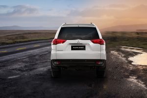 Mitsubishi Pajero Price, Images, colours, Reviews & Specs