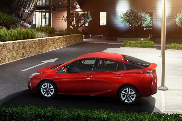 Toyota Prius Price, Images, colours, Reviews & Specs