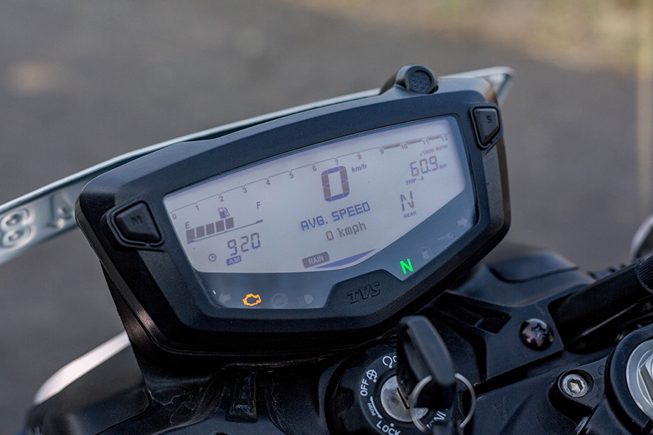 Bajaj Pulsar N250 vs TVS Apache RTR 200 4V: Image Comparo - ZigWheels