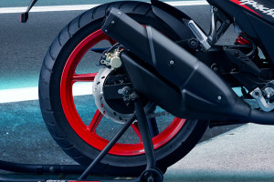 TVS Apache RTR 160 4V Pearl White Colour