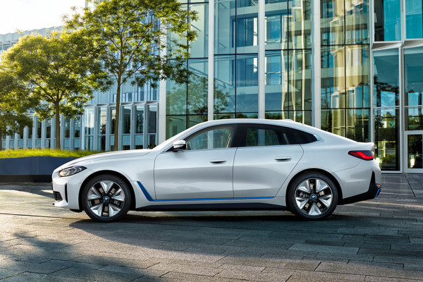 BMW i4 Price, Range, Charging Time Images, colours, Reviews & Specs