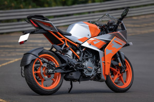 KTM RC 200 Colors (2 colours) - RC 200 Color Images @ ZigWheels