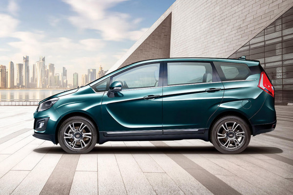 Mahindra Marazzo Price, 8 Seater Images, colours, Reviews & Specs