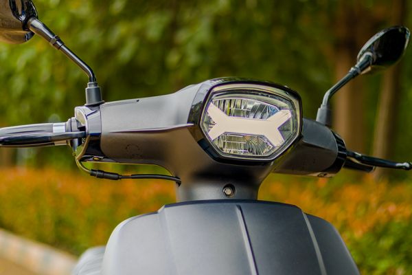 Keeway Sixties 300i Price, Images, colours, Mileage & Reviews